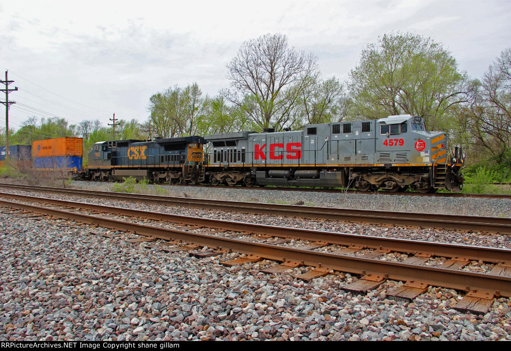 KCS 4579 Leads the Ivnkc Nb,